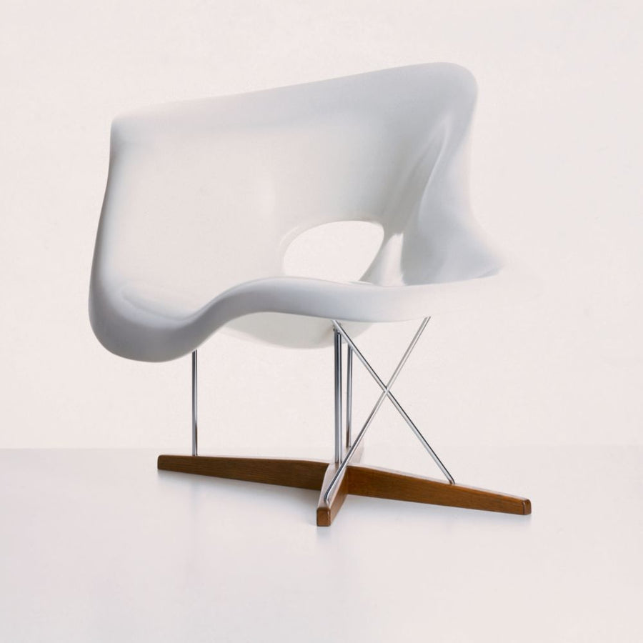 Charles & Ray Eames La Chaise | Vitra